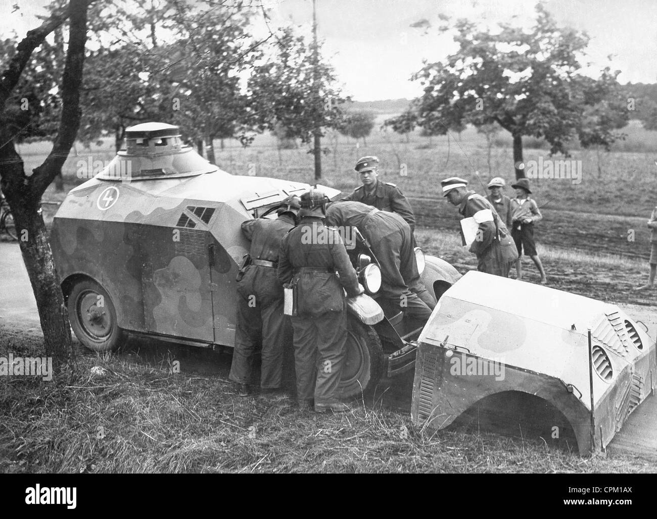 Dummy tank reichswehr -Fotos und -Bildmaterial in hoher Auflösung – Alamy