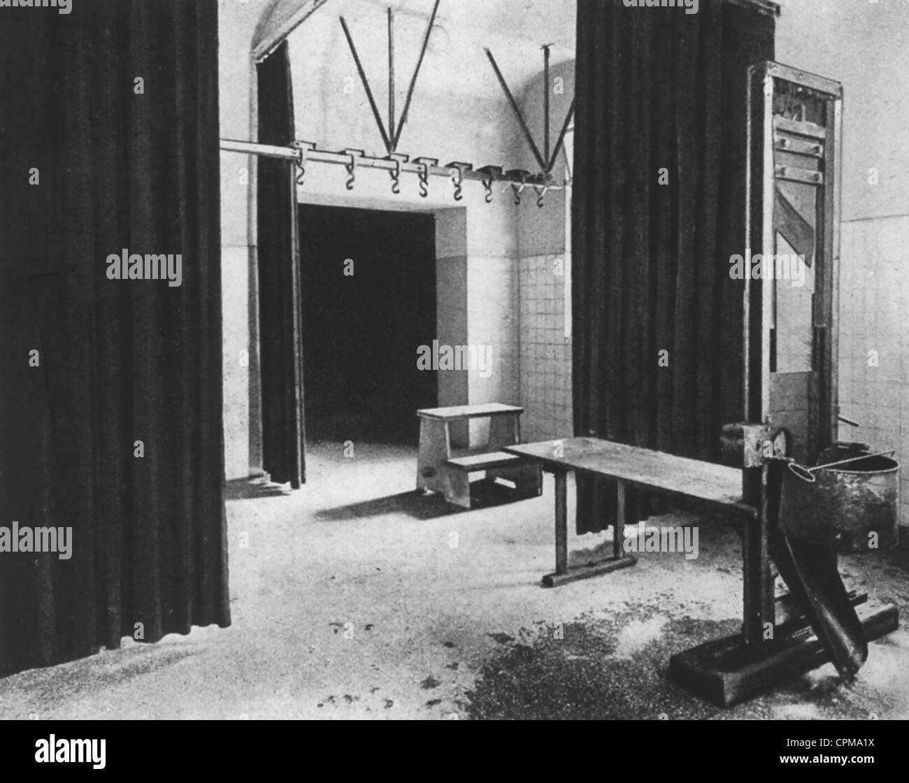 Guillotine in Pankrac Gefängnis in Prag Stockfotografie - Alamy