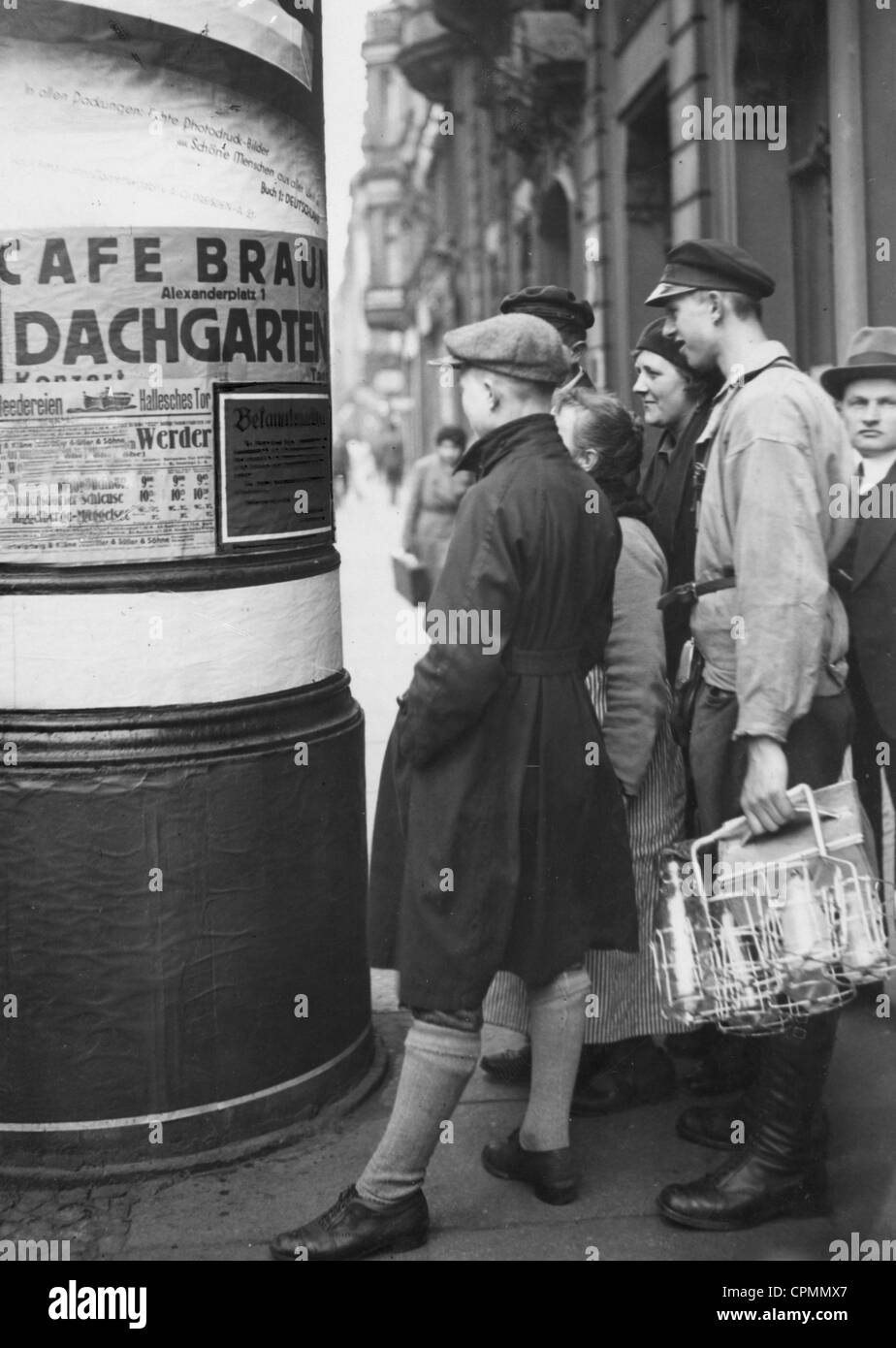 Litfaßsäule in Berlin, 1933 Stockfotografie - Alamy