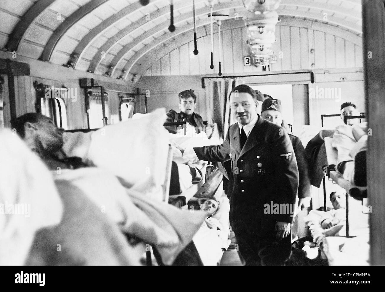 Adolf hitler visit front Schwarzweiß-Stockfotos und -bilder - Alamy