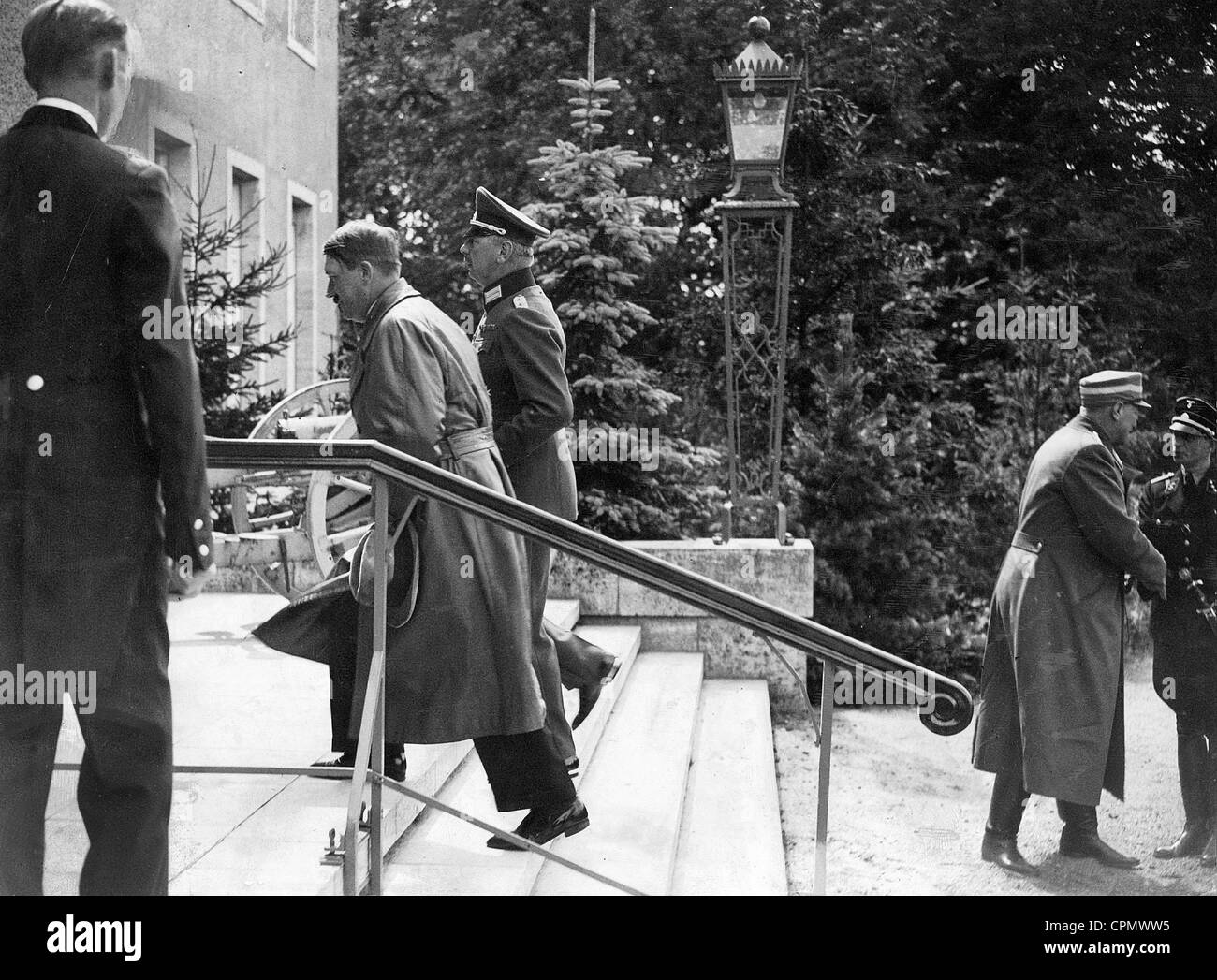 Adolf Hitler und Oskar von Hindenburg auf gut Neudeck, 1934 ...