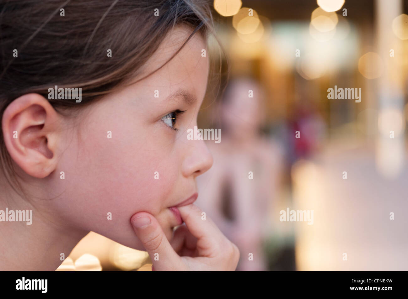 Fingers in mouths -Fotos und -Bildmaterial in hoher Auflösung – Alamy