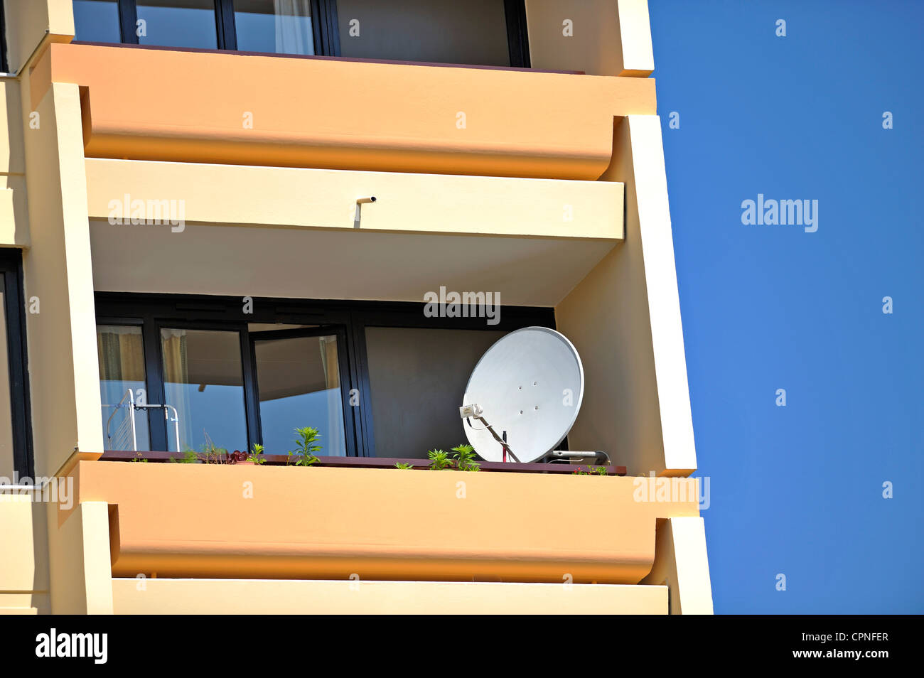 Parabolic antenna -Fotos und -Bildmaterial in hoher Auflösung – Alamy