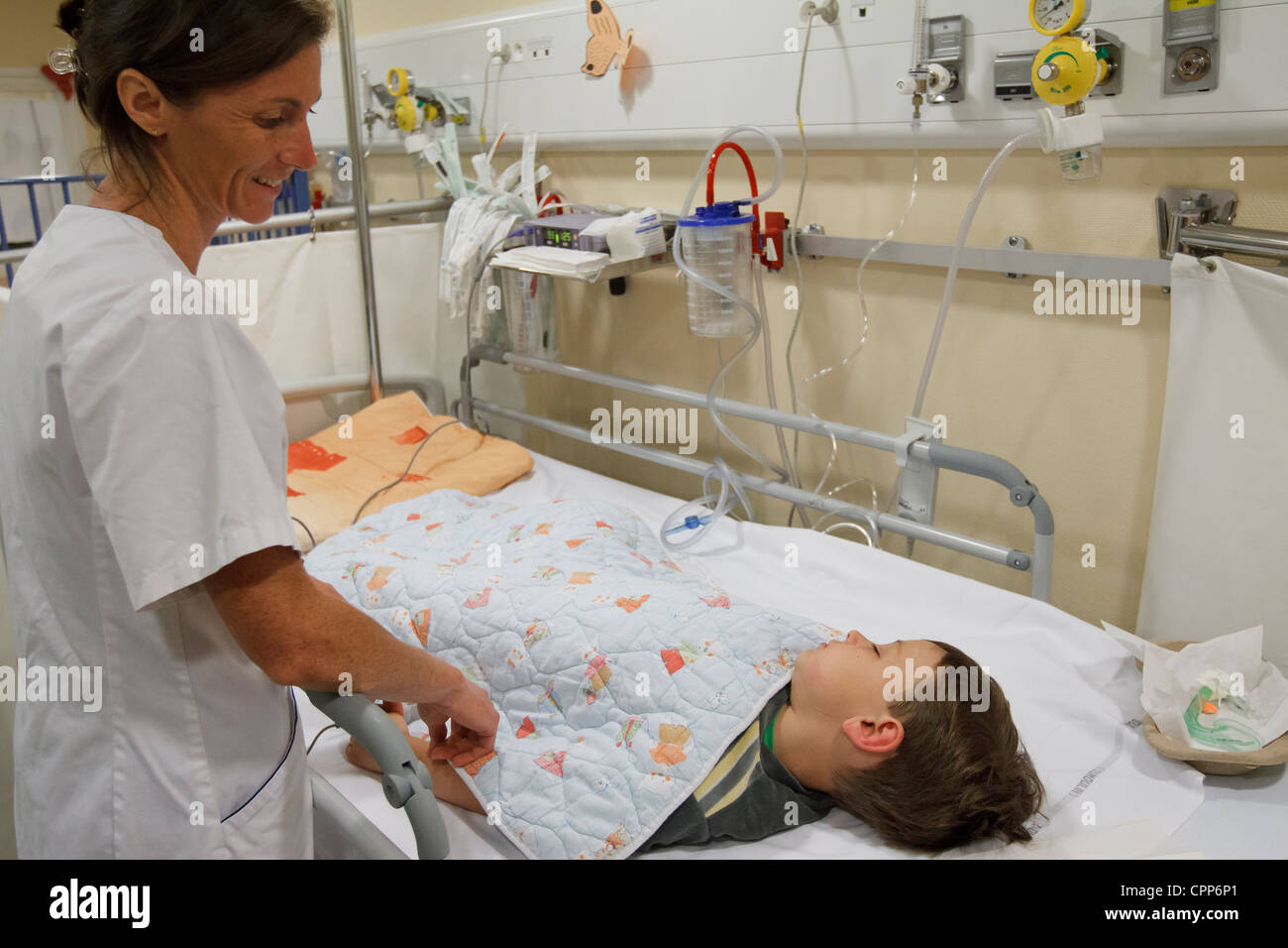 Narkose kinder -Fotos und -Bildmaterial in hoher Auflösung – Alamy