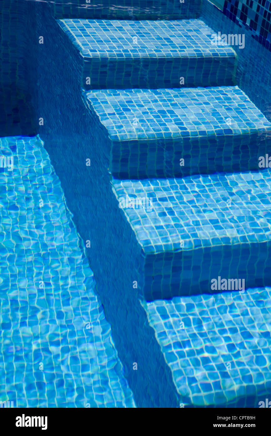 Pool treppe -Fotos und -Bildmaterial in hoher Auflösung – Alamy