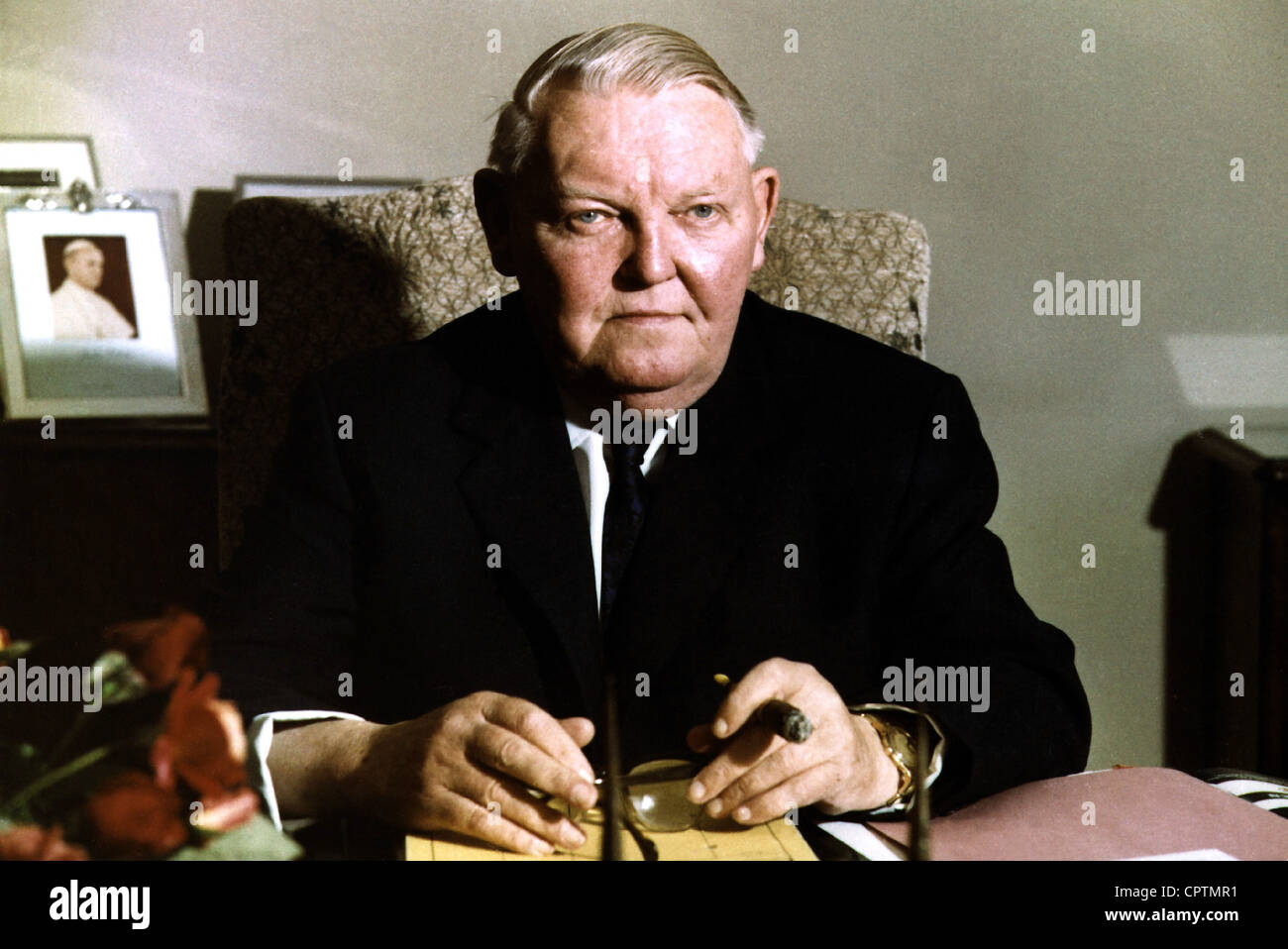 Mit kanzler ludwig erhard -Fotos und -Bildmaterial in hoher Auflösung ...