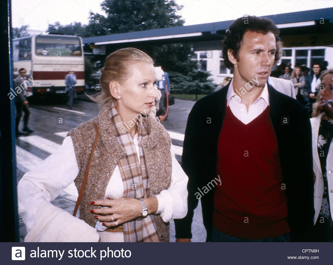 Beckenbauer, Franz * 11.9.1945, deutscher Fußballspieler, halbe Länge ...