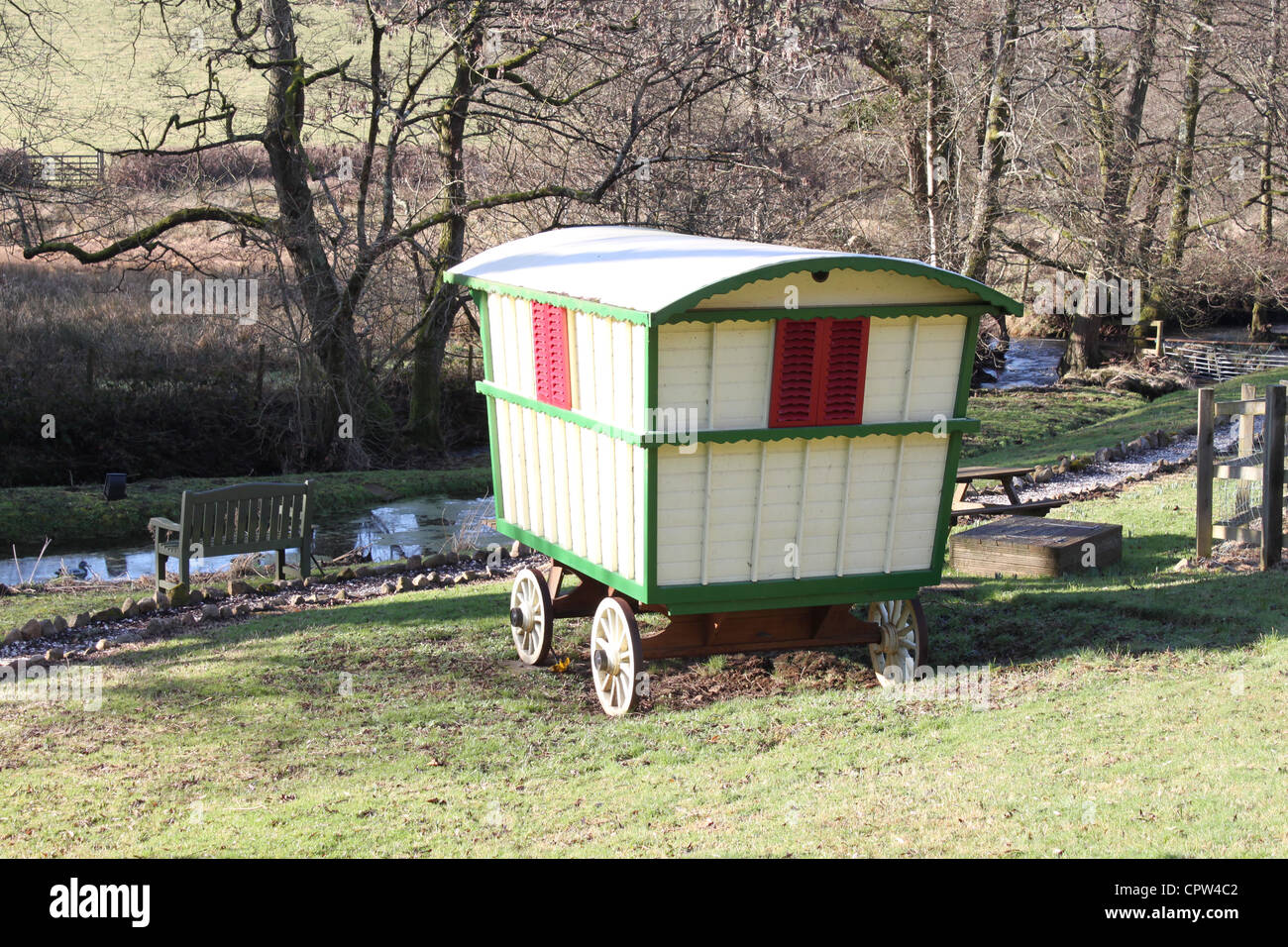 Zigeunerwagen wohnwagen -Fotos und -Bildmaterial in hoher Auflösung – Alamy