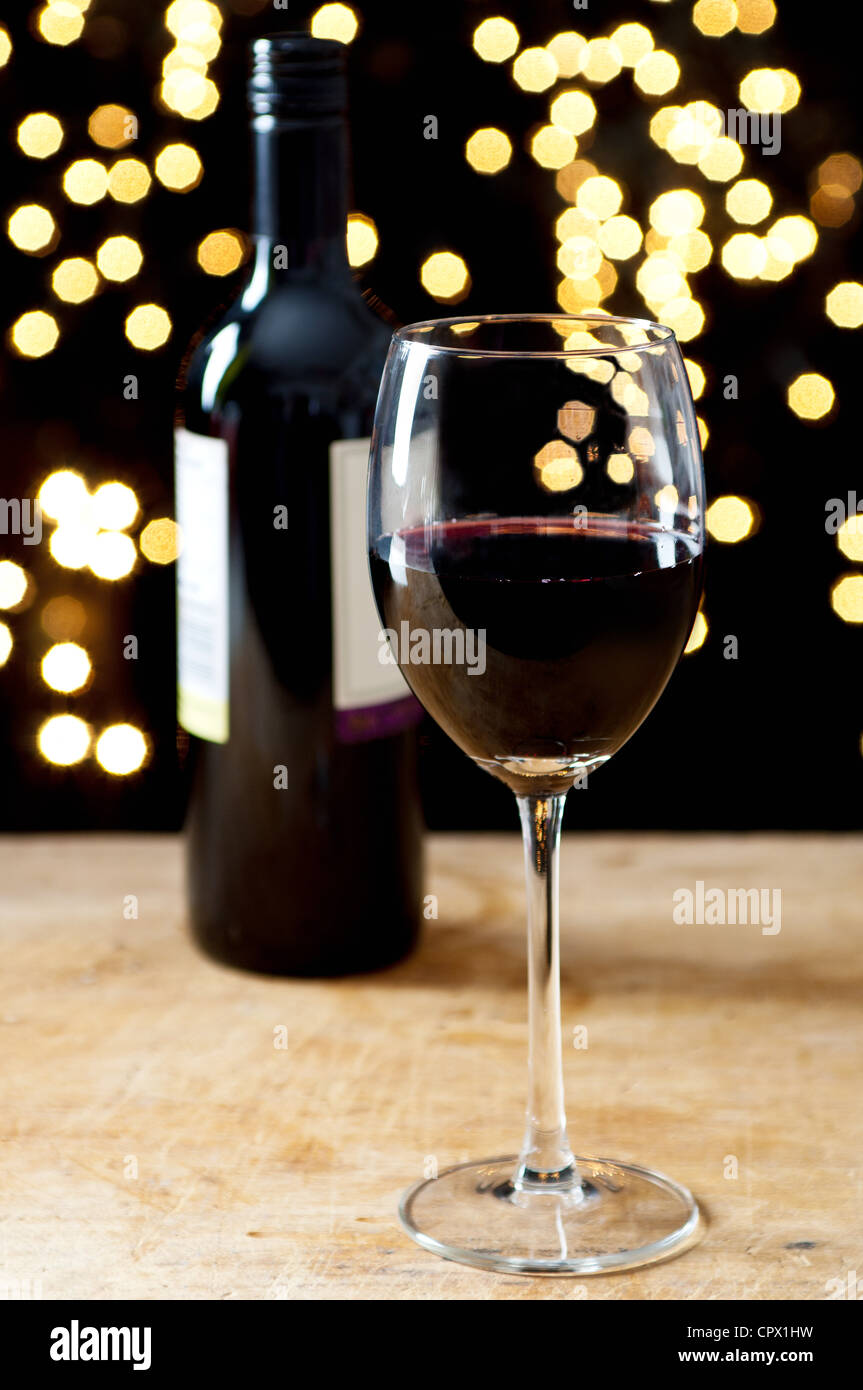 Red wine vector bottle glass -Fotos und -Bildmaterial in hoher ...