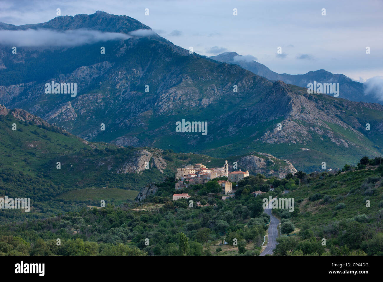 Das Dorf Montemaggiore auf der Route des Artisans, la Balagne, Korsika ...