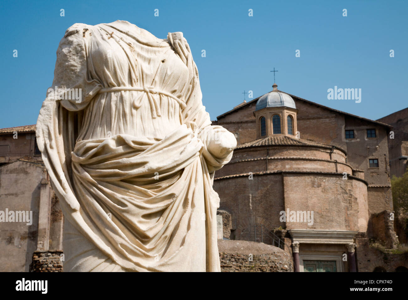 Rom - Statue von Atrium Vestae - Forum romanum Stockfotografie - Alamy