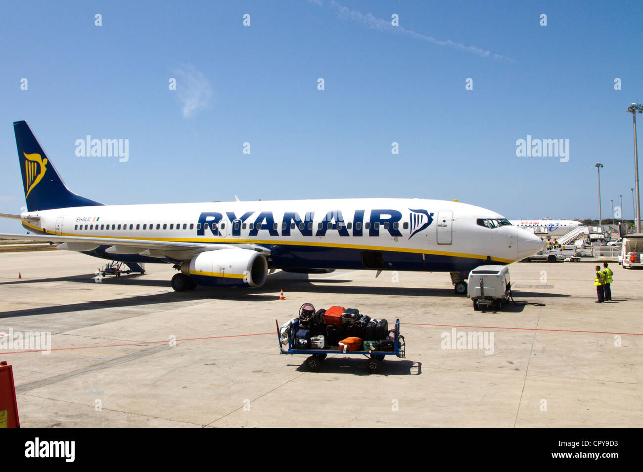 Ryanair Flugzeug Boeing 737 stehen im Flughafen auf Etage ...