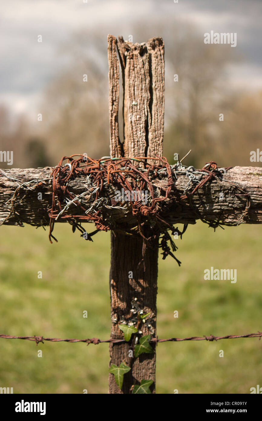 Wood crucifix -Fotos und -Bildmaterial in hoher Auflösung – Alamy