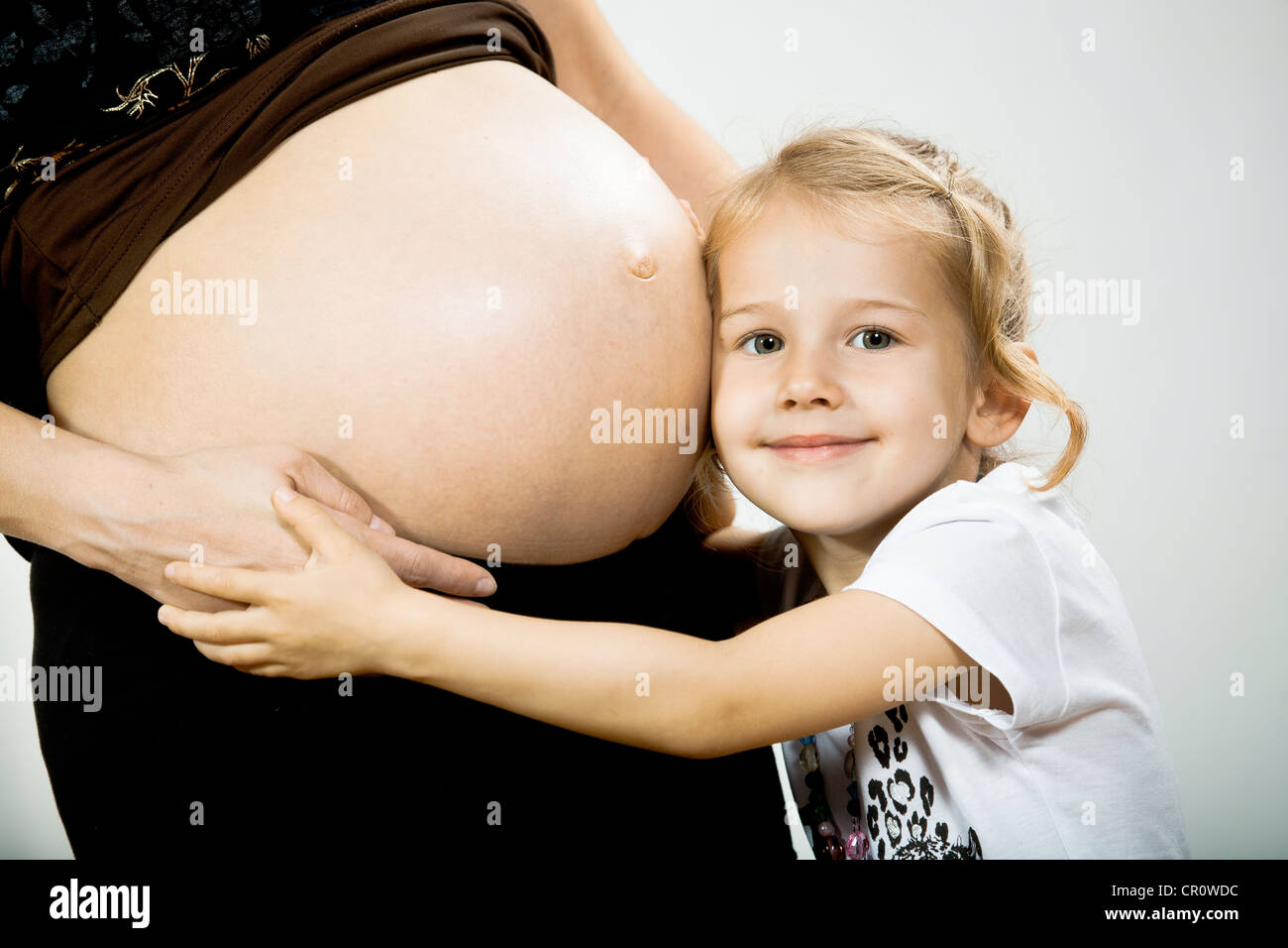 Bauch der mutter -Fotos und -Bildmaterial in hoher Auflösung – Alamy