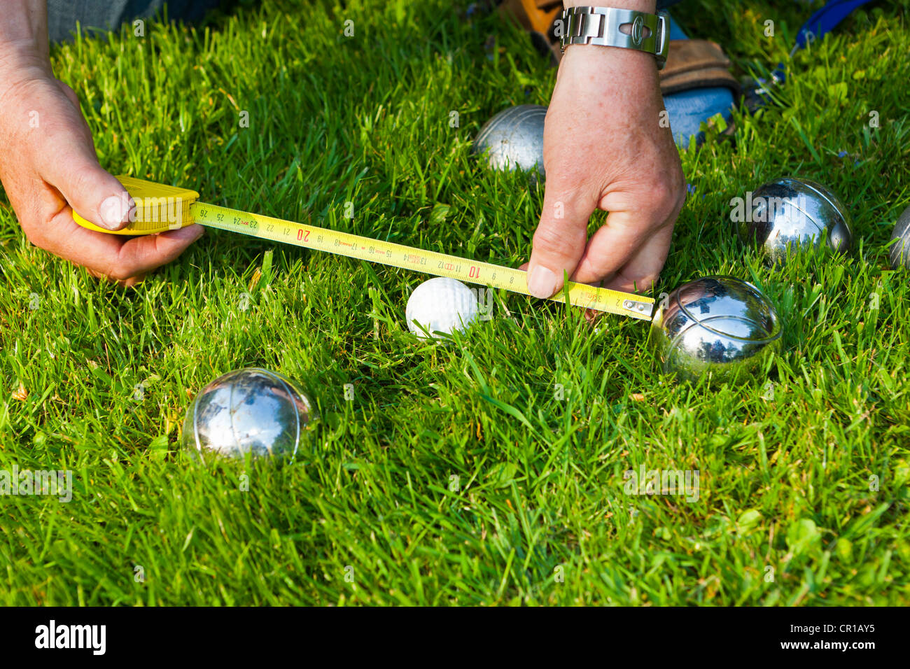 Man playing boule petanque -Fotos und -Bildmaterial in hoher Auflösung ...