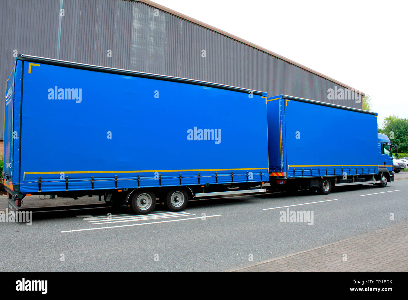 Container lkw reifen -Fotos und -Bildmaterial in hoher Auflösung – Alamy