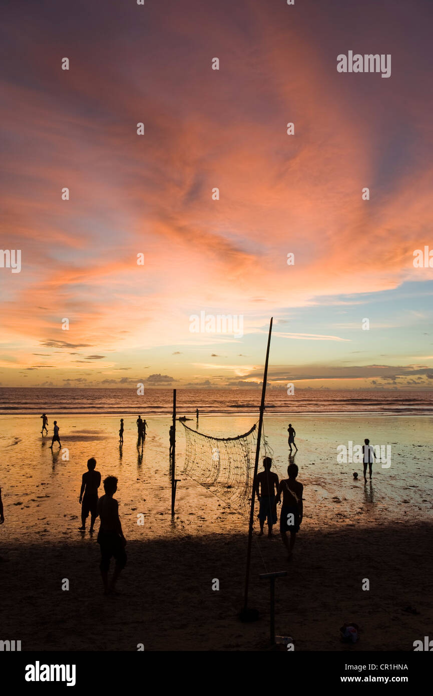 Beach volleyball players sunset -Fotos und -Bildmaterial in hoher ...