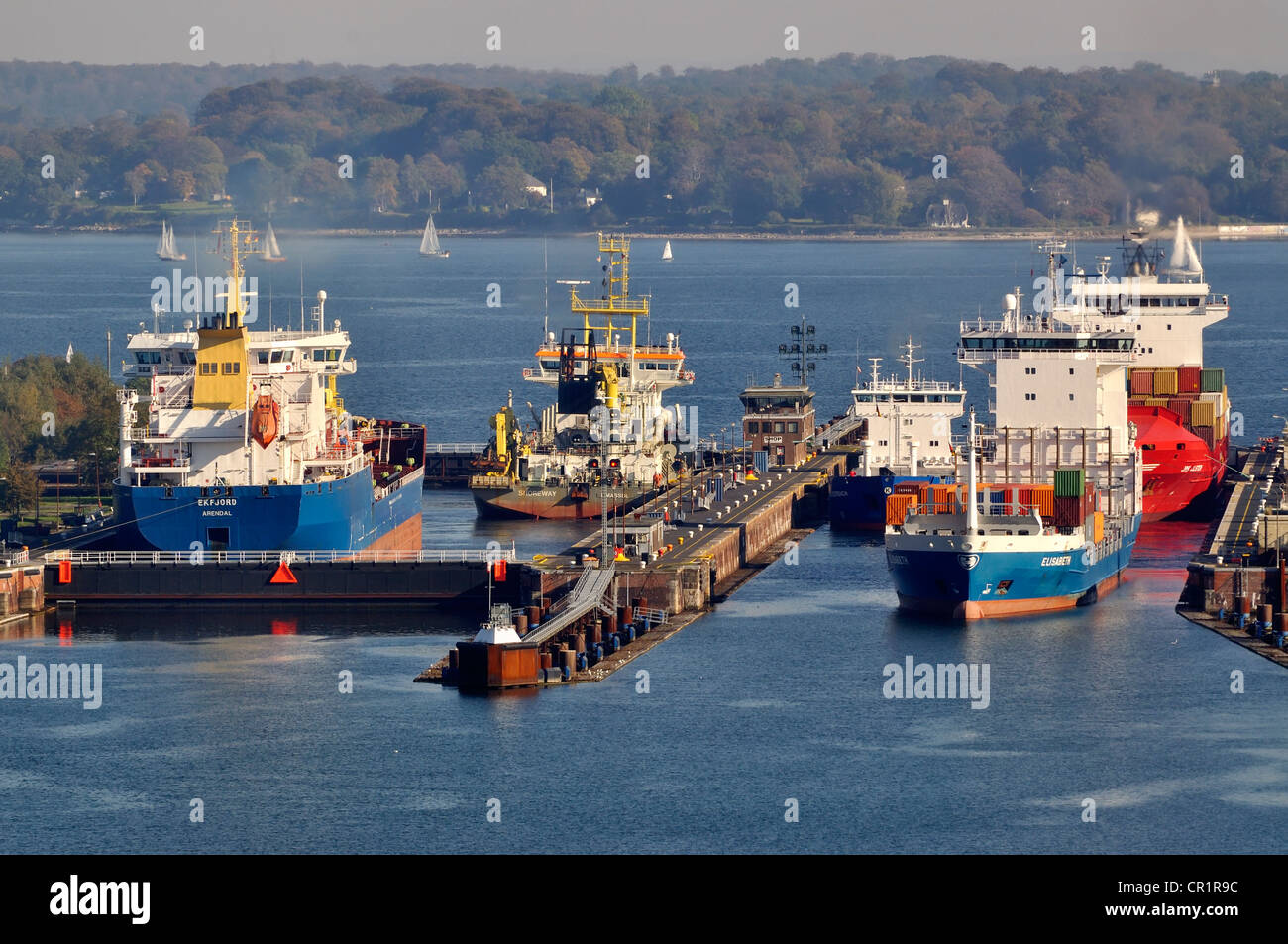 Die Schifffahrt an der Holtenauer Schleuse, nord-ostsee-Kanal, Nord-Ostsee-Kanal, Kiel ...