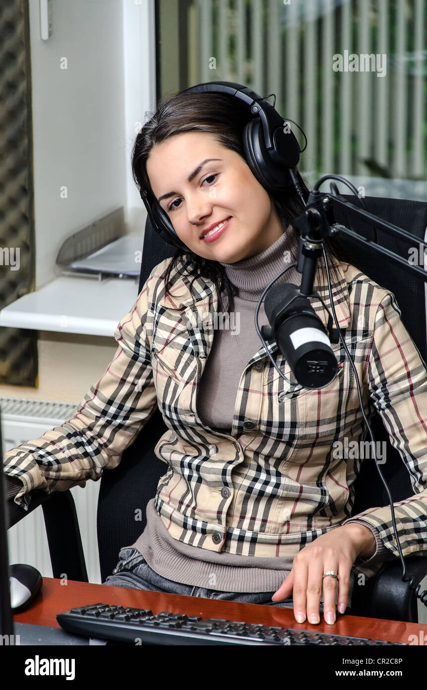 Radio nachrichtensprecher -Fotos und -Bildmaterial in hoher Auflösung ...