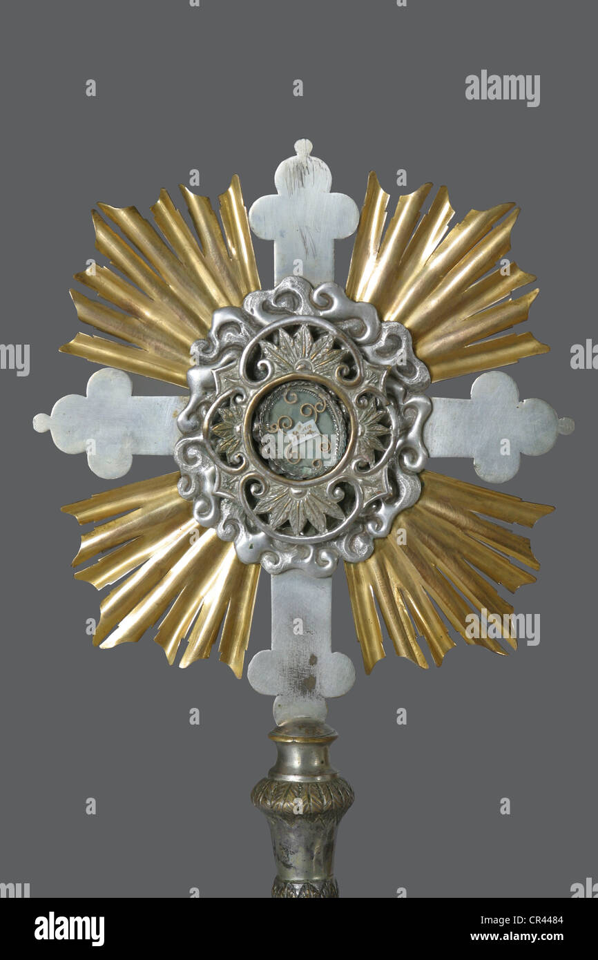 Silberne monstranz -Fotos und -Bildmaterial in hoher Auflösung – Alamy