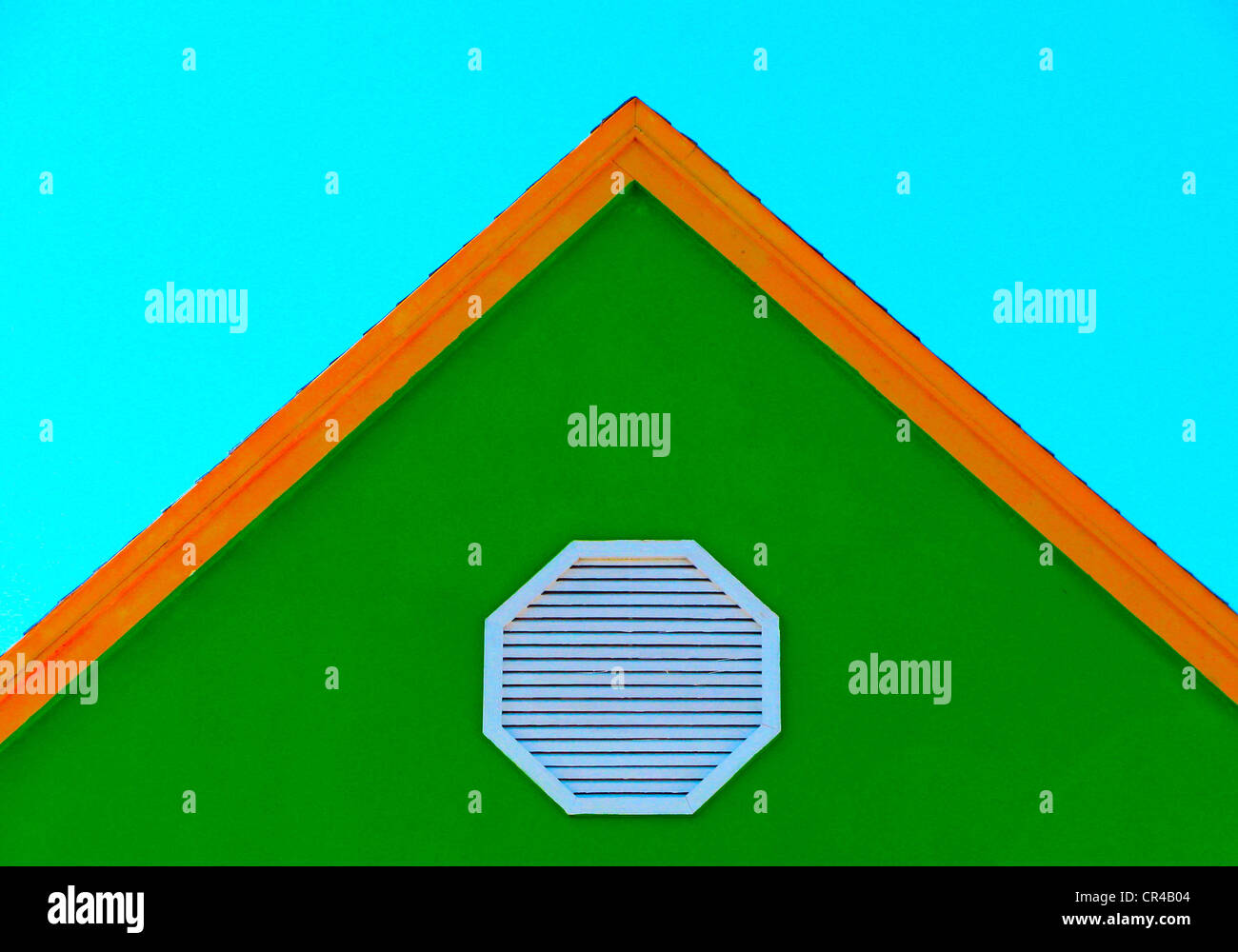 Triangle roof -Fotos und -Bildmaterial in hoher Auflösung – Alamy