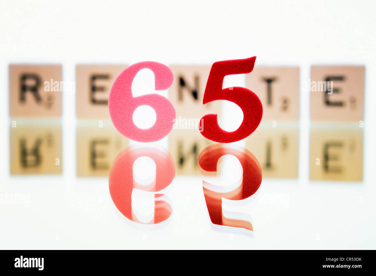 Rentenbeginn im alter von 65 jahren Ausgeschnittene Stockfotos und ...