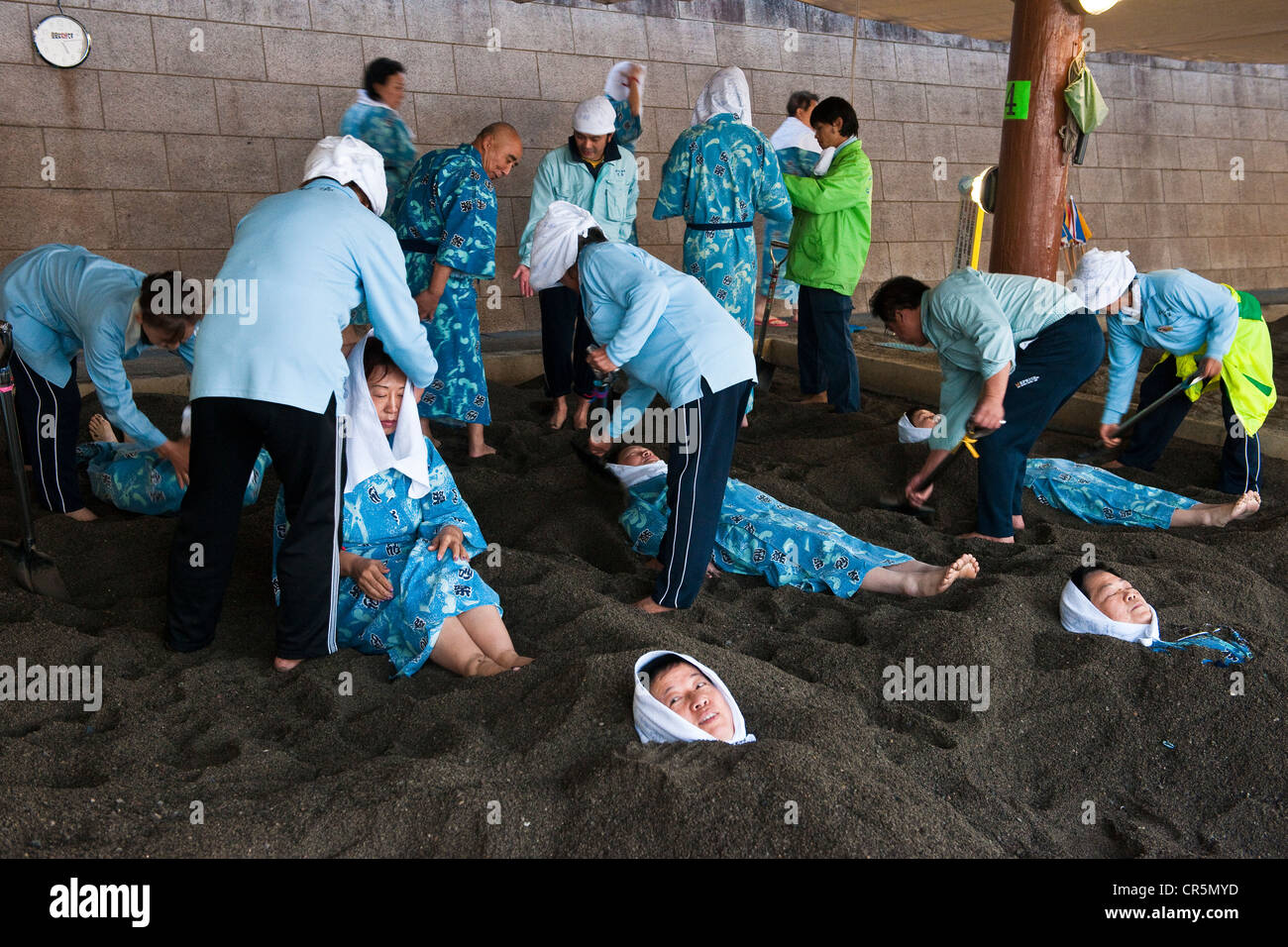 Japan, Kyushu Insel, Stadt Ibusuki, Bad heißen Sand am Strand von ...