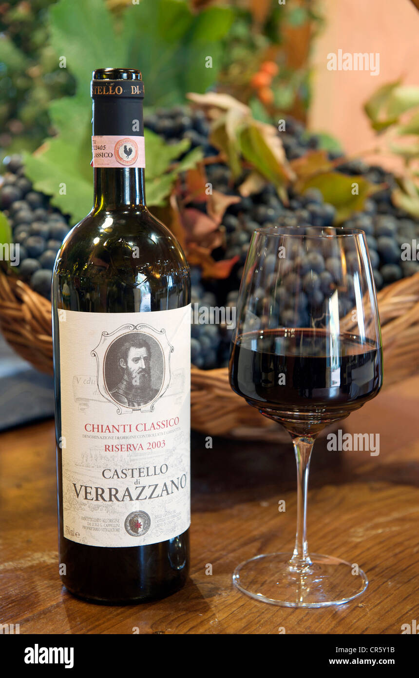 Chianti Wine Bottle Stockfotos und -bilder Kaufen - Alamy