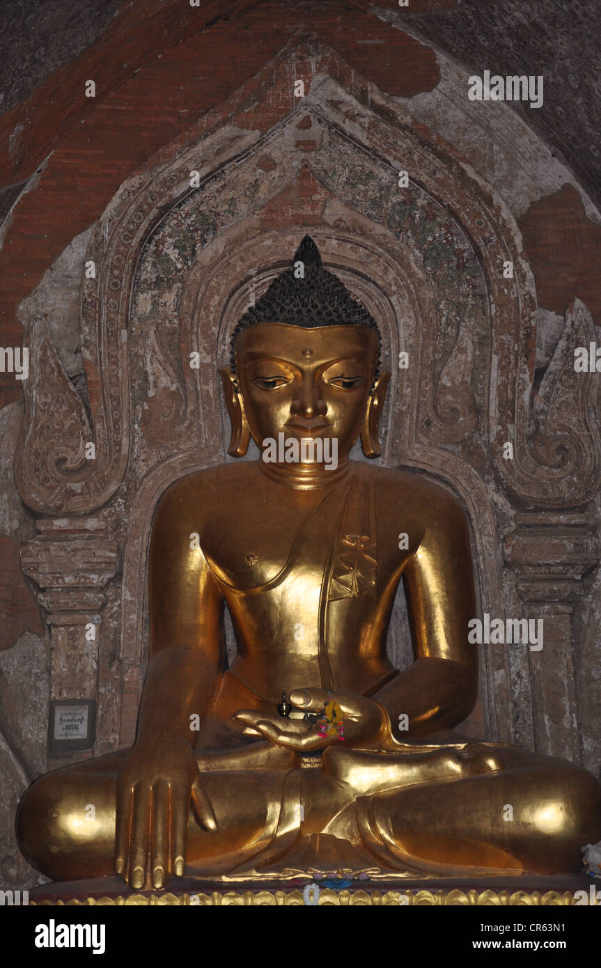Buddha sitzt beten -Fotos und -Bildmaterial in hoher Auflösung – Alamy