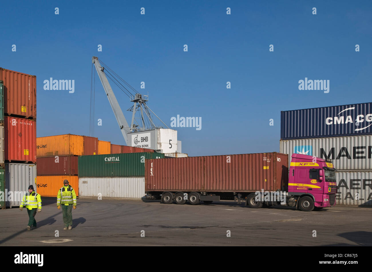 Container handling port -Fotos und -Bildmaterial in hoher Auflösung – Alamy