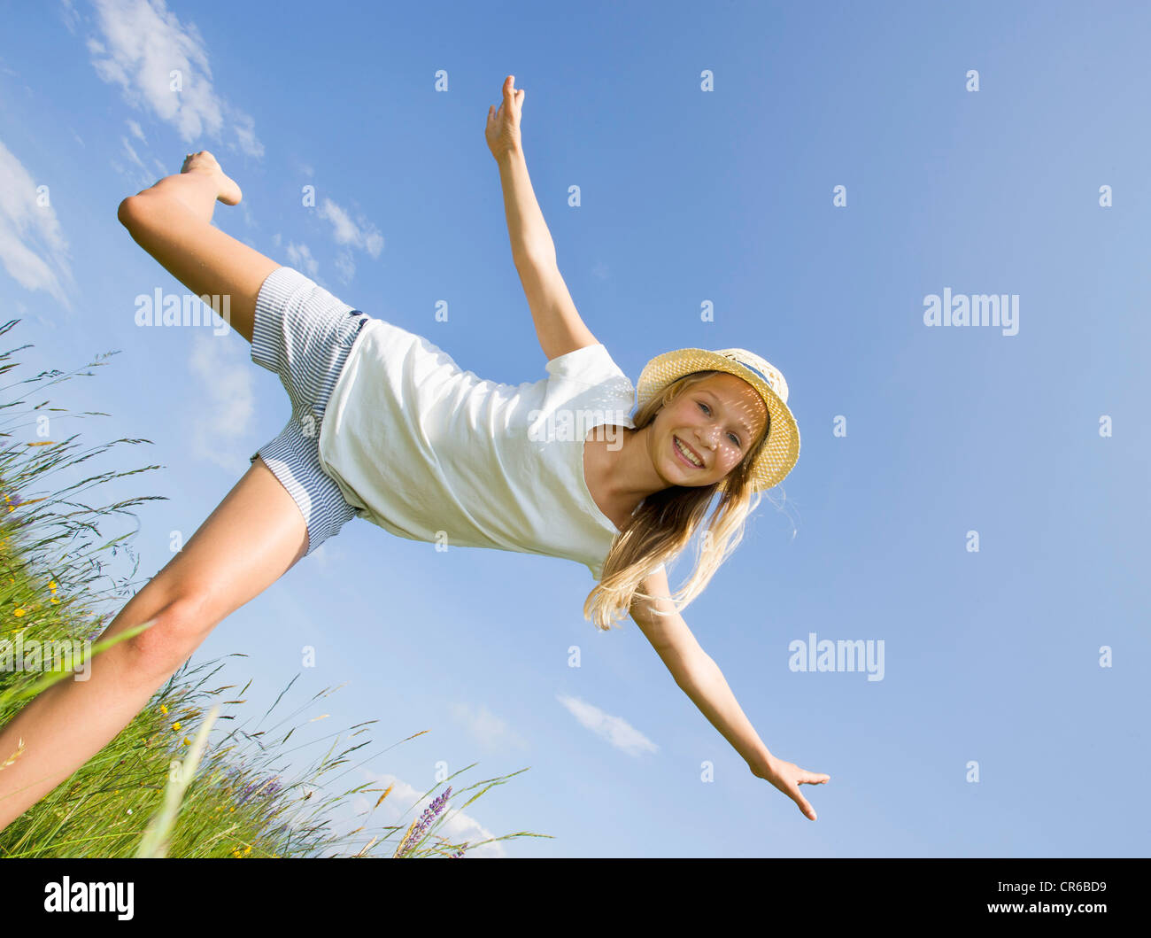 Turnen barfuss mädchen -Fotos und -Bildmaterial in hoher Auflösung – Alamy