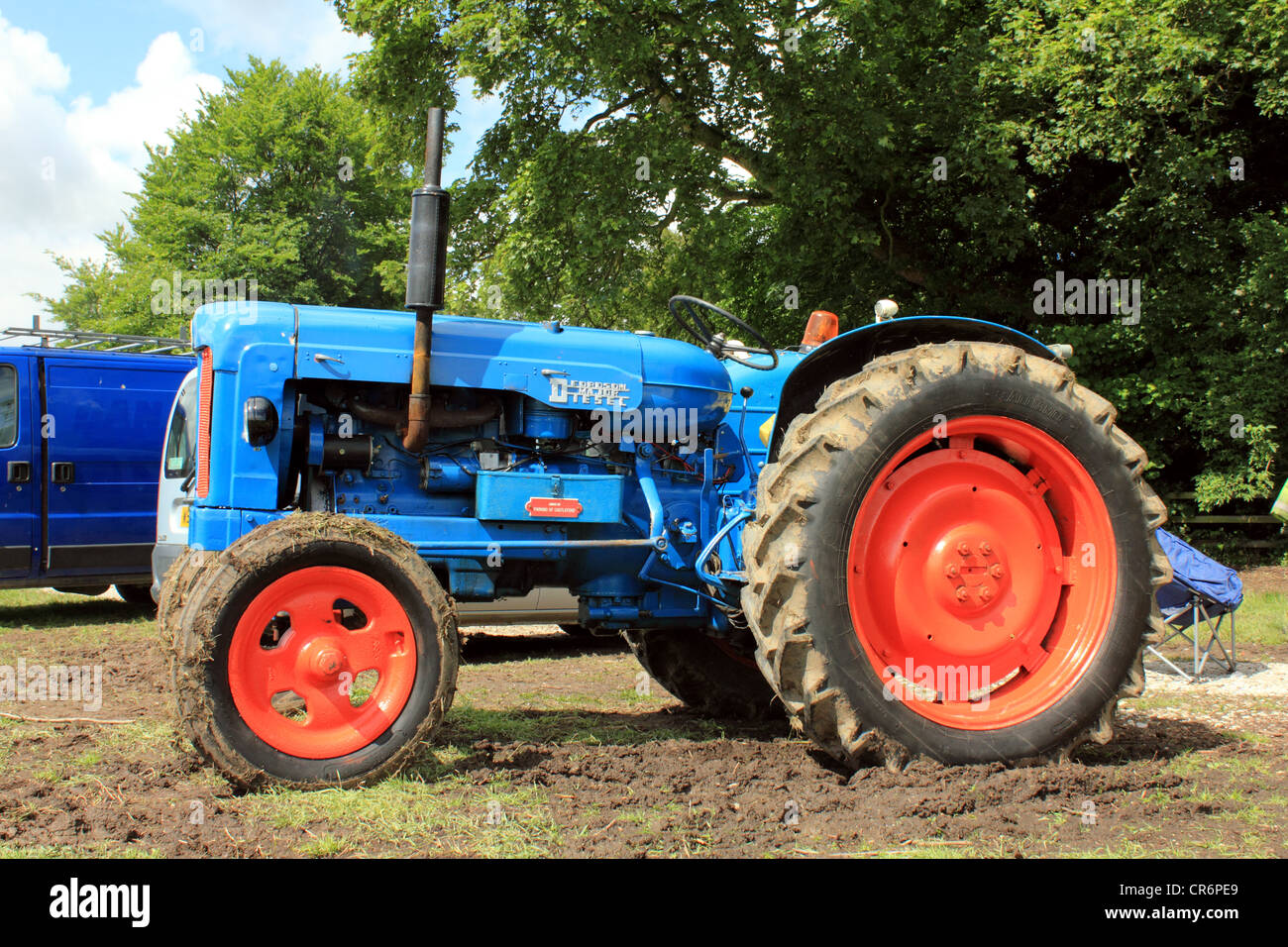 Fordson-Diesel-Traktor für die Landwirtschaft Stockfotografie - Alamy