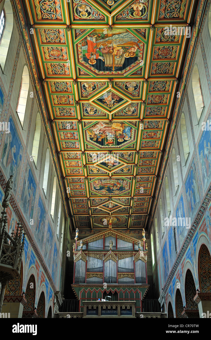 Innenansicht der St. Marien Kirche mit Orgel, Decke Design von 1895 bis ...
