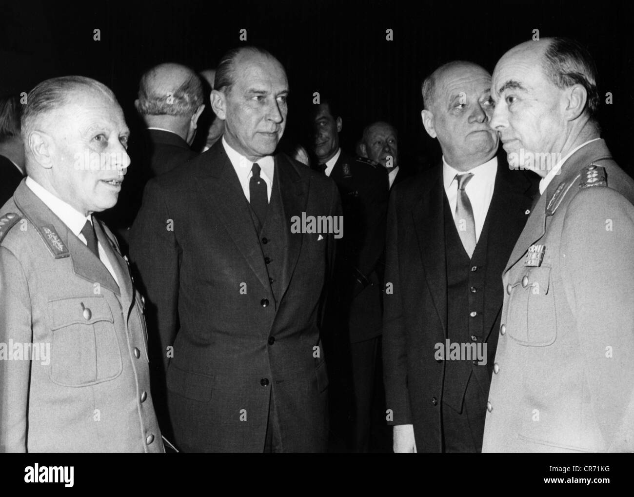 Inspector general of the bundeswehr -Fotos und -Bildmaterial in hoher ...