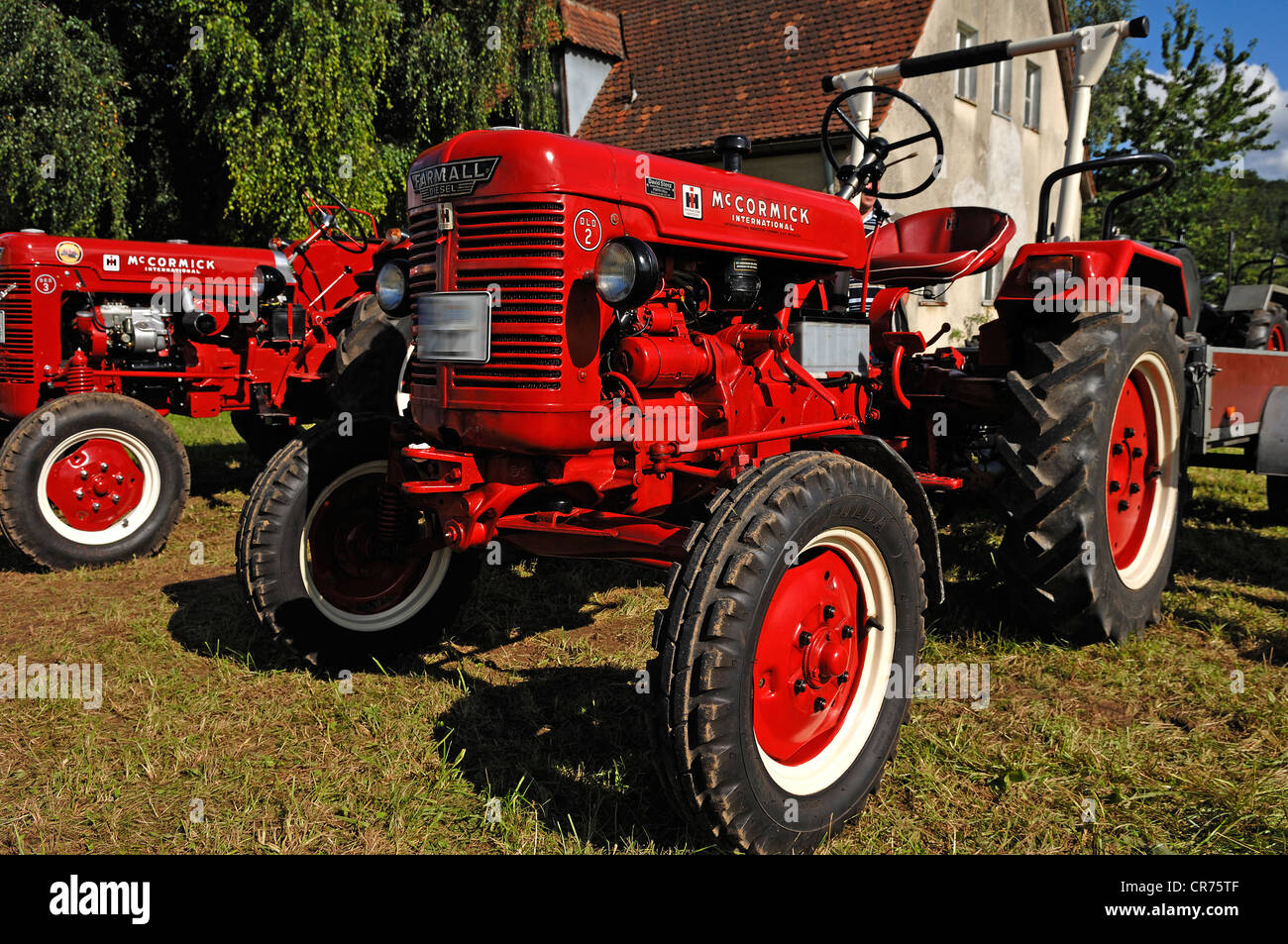 Vintage mccormick tractor -Fotos und -Bildmaterial in hoher Auflösung ...