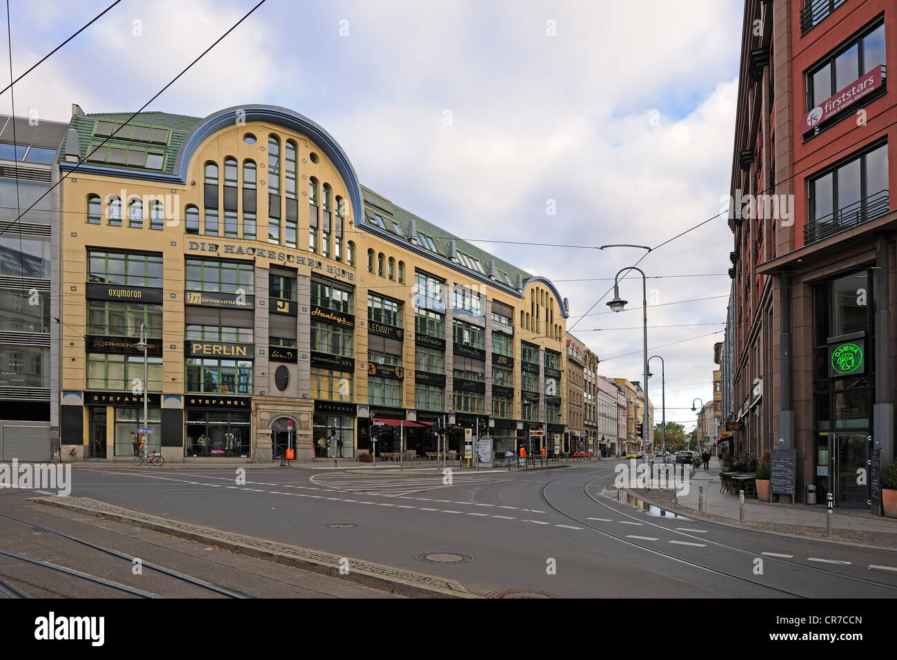 Hackeschen markt square -Fotos und -Bildmaterial in hoher Auflösung – Alamy