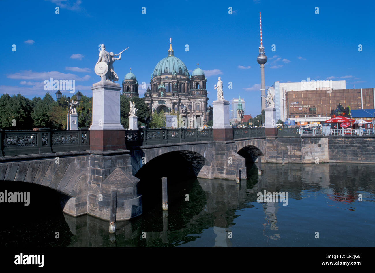Berlin spree river statue -Fotos und -Bildmaterial in hoher Auflösung ...
