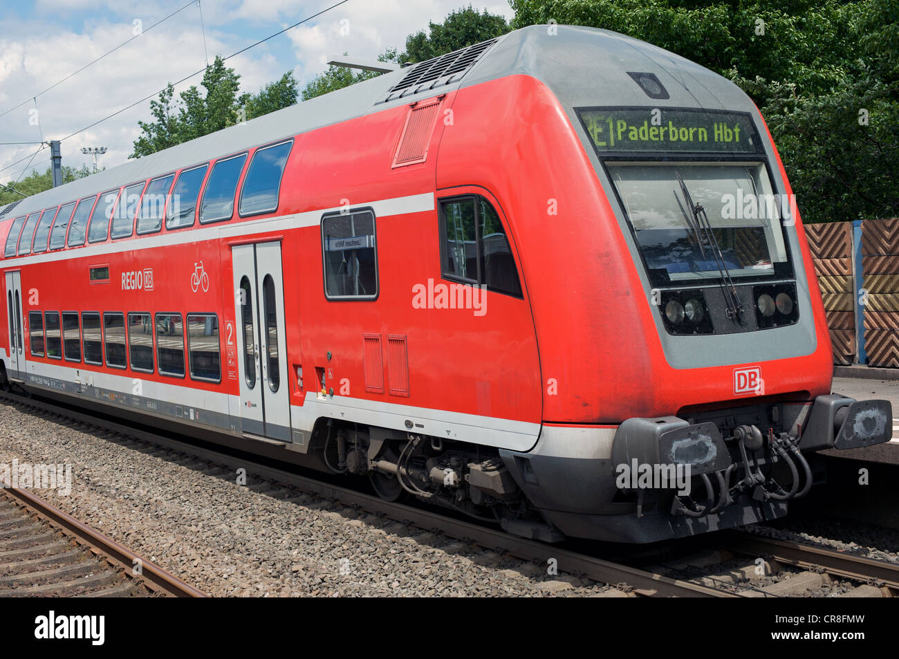 Doppeldecker Regional Express (RE) Passagierzug, Leverkusen ...
