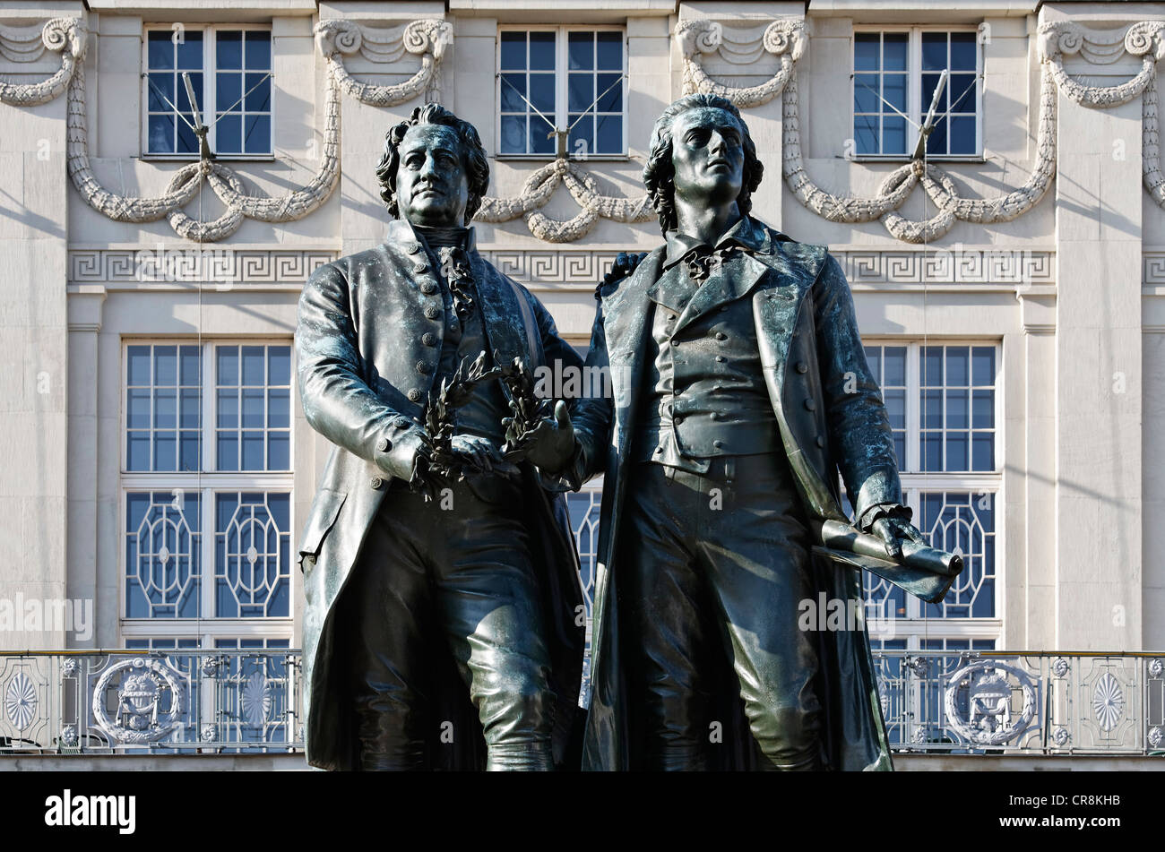Schiller goethe monument front theater -Fotos und -Bildmaterial in ...