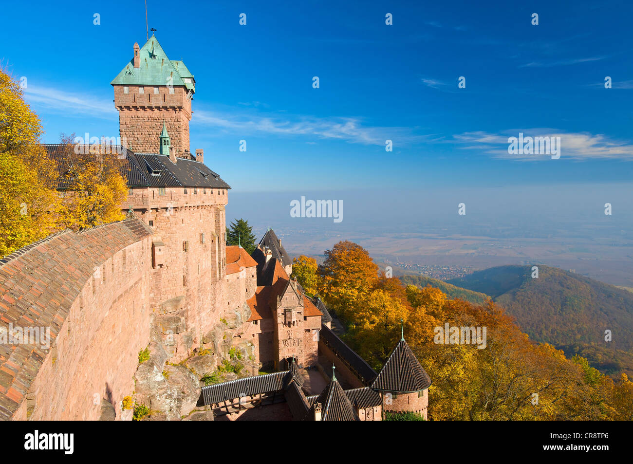 Schloss von haut koenigsbourg -Fotos und -Bildmaterial in hoher ...