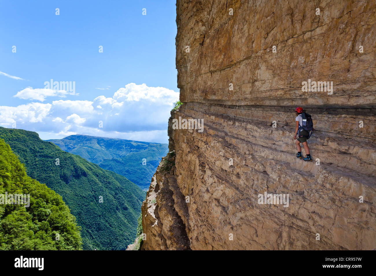 Bergsteiger klettern die Kletterroute Gerardo Sega auf den Monte Baldo ...