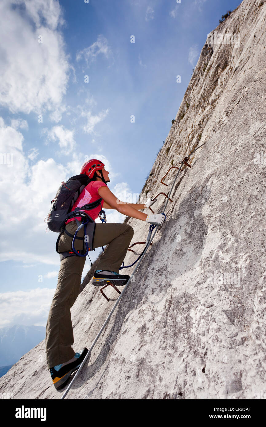 Bergsteiger auf der Che Guevara Klettersteig am Berg Monte Casale ...
