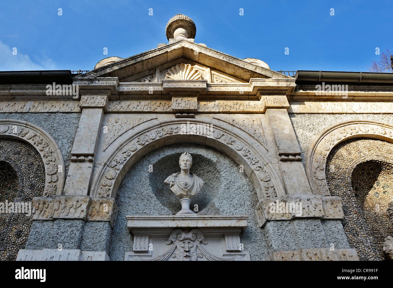 Büste und Naturstein Mosaik, Bayerische Nationalmuseum, Prinzregentenstraße 3, München, Bayern ...