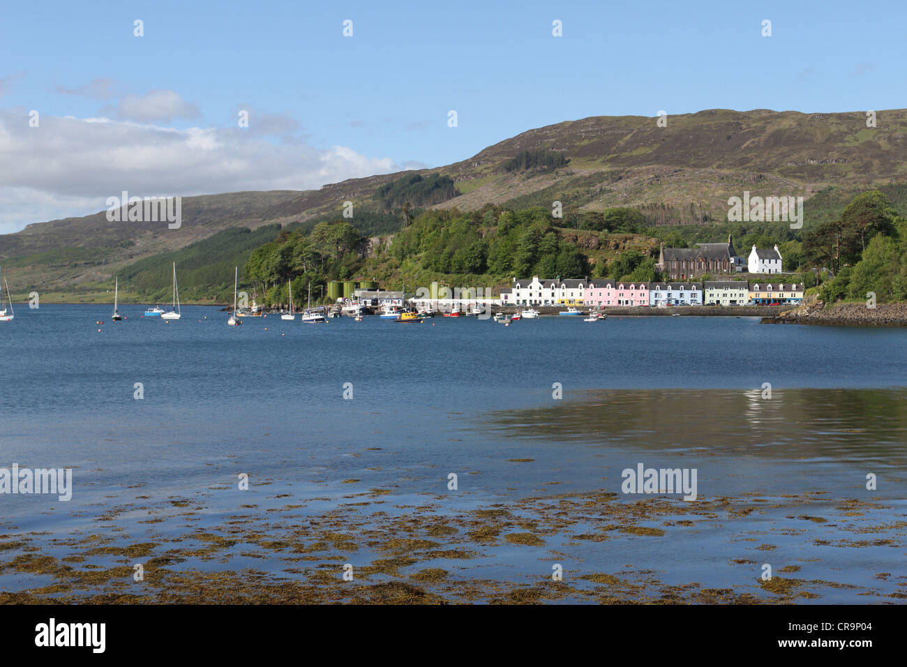 Portree waterfront isle skye scotland -Fotos und -Bildmaterial in hoher ...