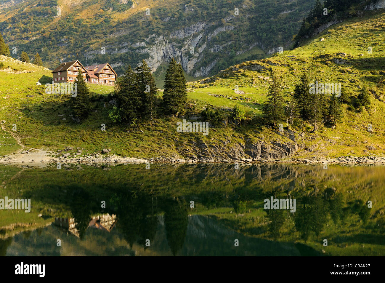 Abendlicht am Faelensee-See, 1446 m mit Berggasthaus Bollenwees, ein ...