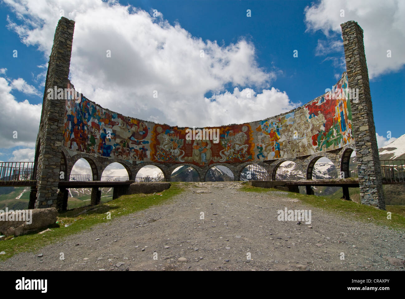 Ehemalige sowjetische Aussichtsplattform im Kaukasus entlang der ...