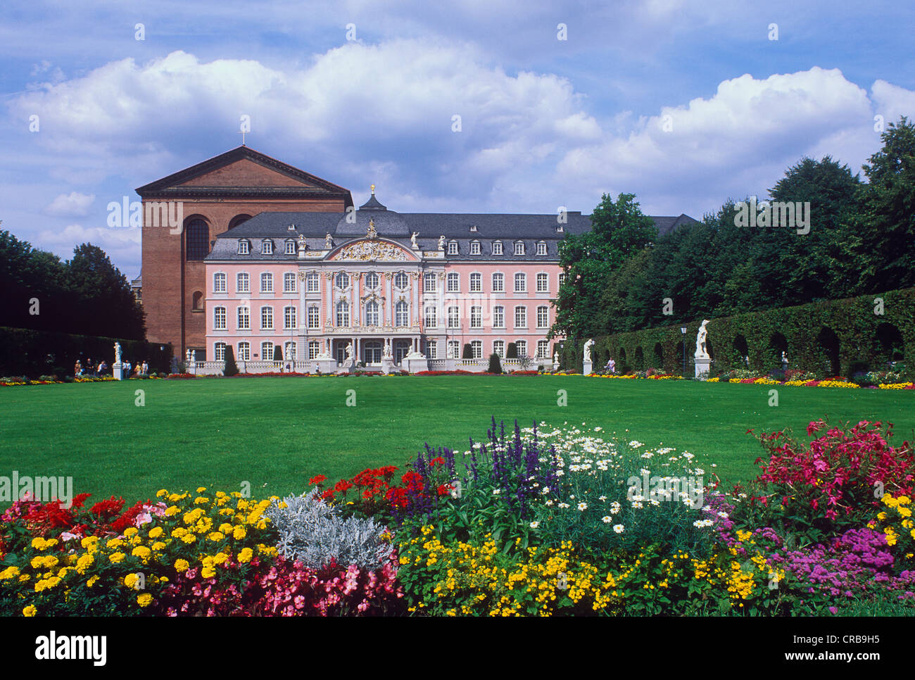 Konstantinbasilika Kirche und das Kurfürstliche Schloss, park, Trier ...