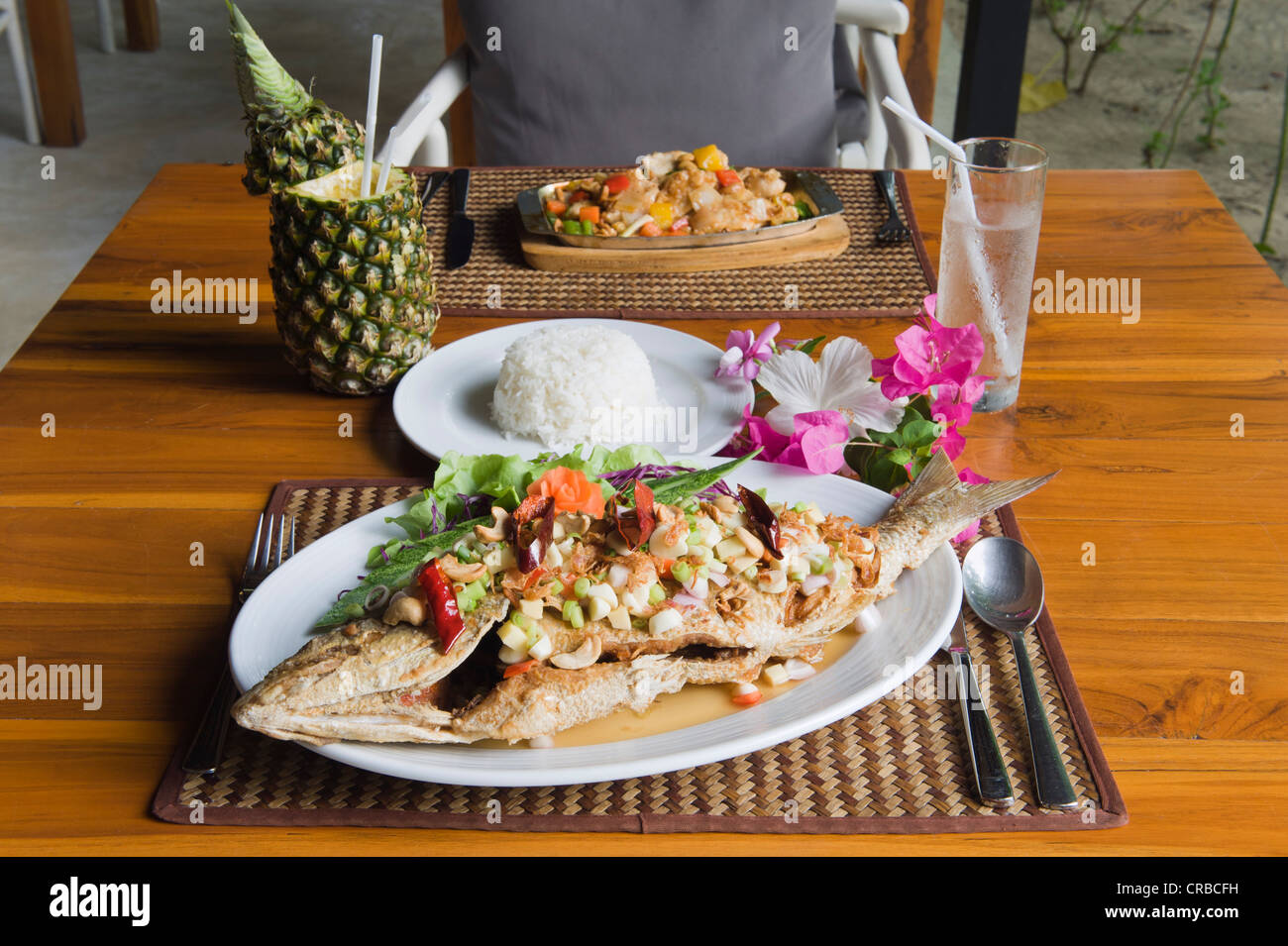 Gebratener Fisch mit Reis, Thai Essen, The Seven Seas Resort Ko Kradan ...