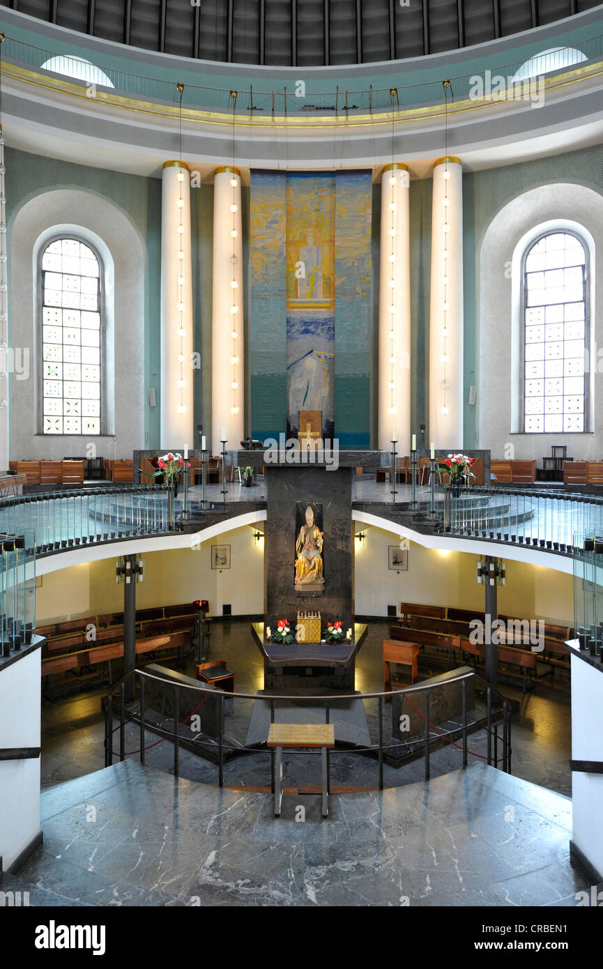 Innenraum mit dem Heiligtum und Chor der St. Hedwigs Kathedrale, die ... Innenraum mit dem Heiligtum und Chor der St. Hedwigs Kathedrale, die ...