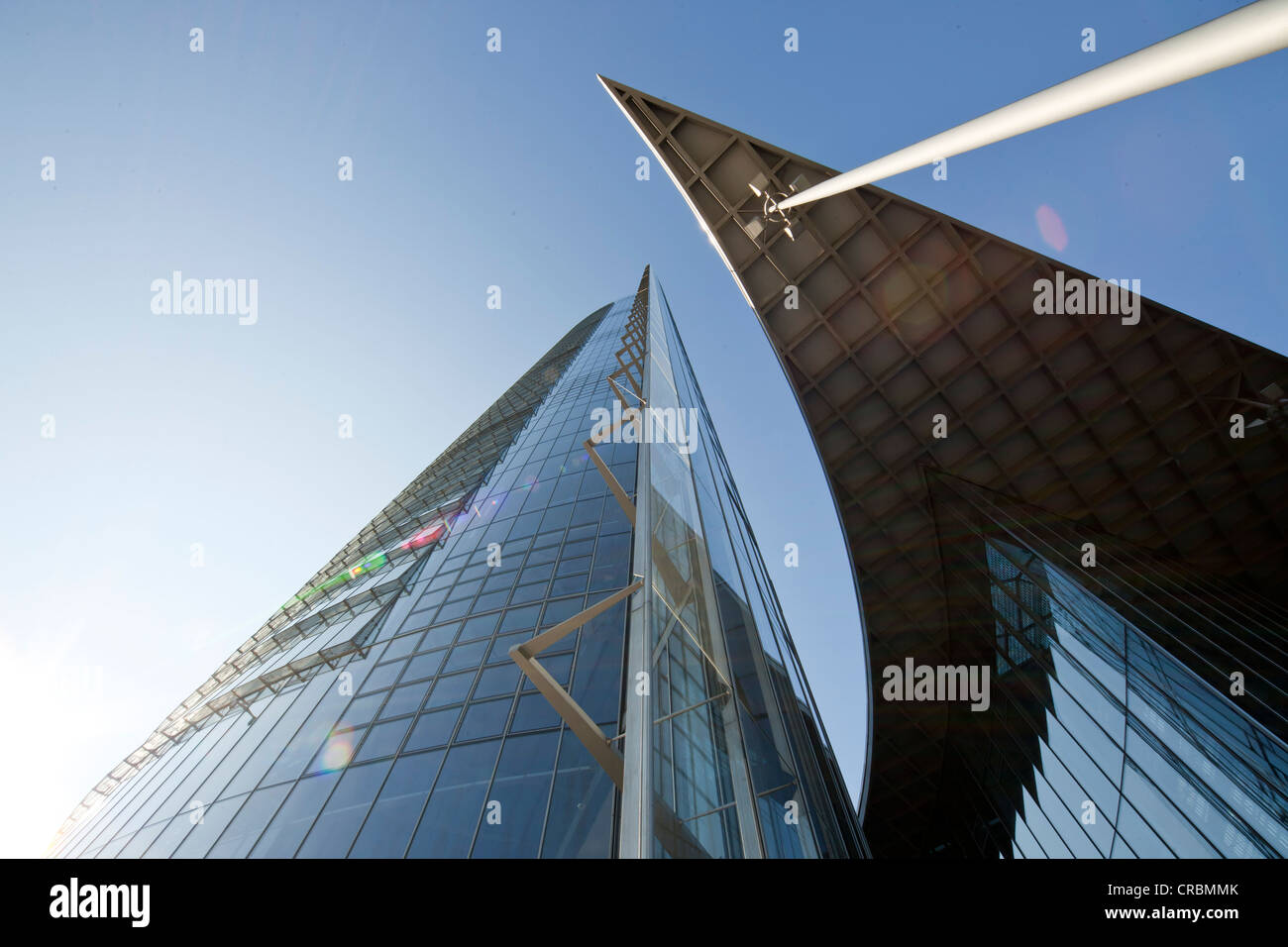 Der Post-Tower, Firmensitz der deutschen Logistik DHL in Bonn ...